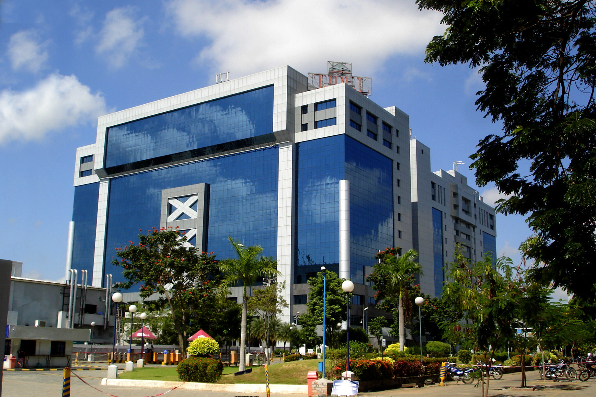 Managed Office Space in DLF Downtown Chennai